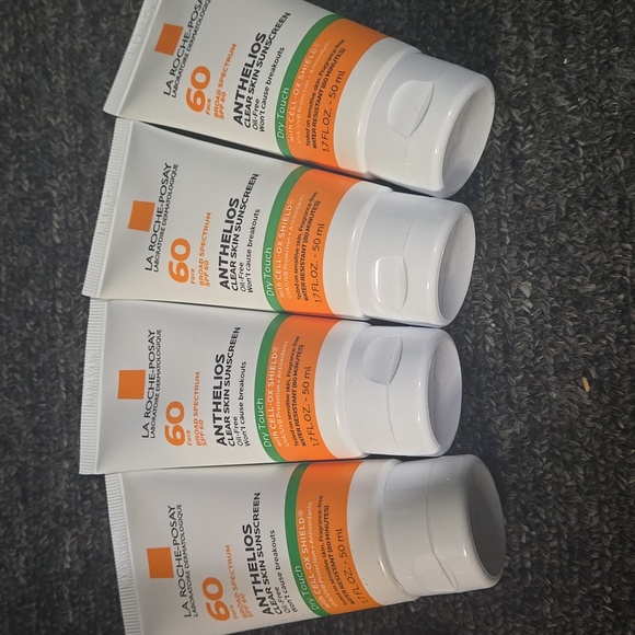 La Roche Posay | Skincare | Set Of 3 Anthelios Clear Skin Sunscreen Spf ...